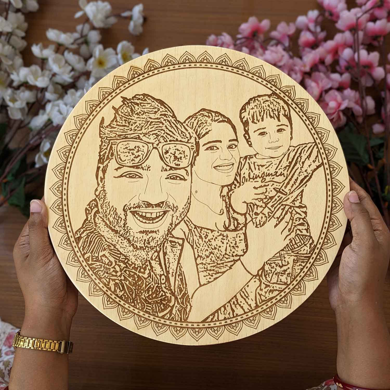 Circle of Love - Personalized Wooden Family Portrait Frame - woodgeekstore